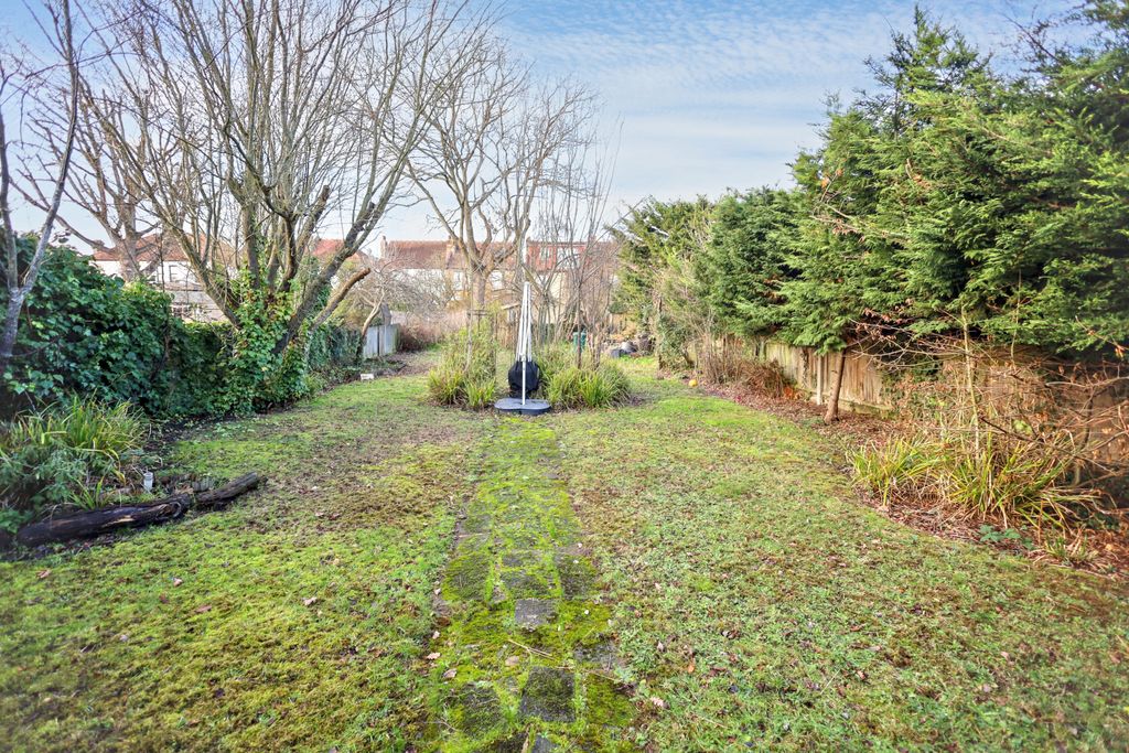 Church Crescent, London N20, 4 bed detached house for sale, £885,000 ...