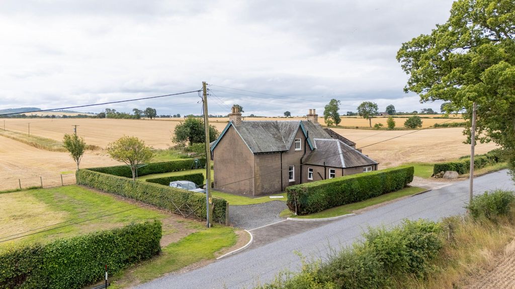 Burrelton, Blairgowrie PH13, 3 bed farmhouse for sale, £349,950 ...