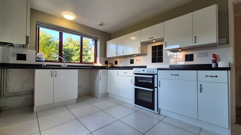 Wildern Lane, Hedge End, Southampton SO30, 3 bed detached bungalow for ...