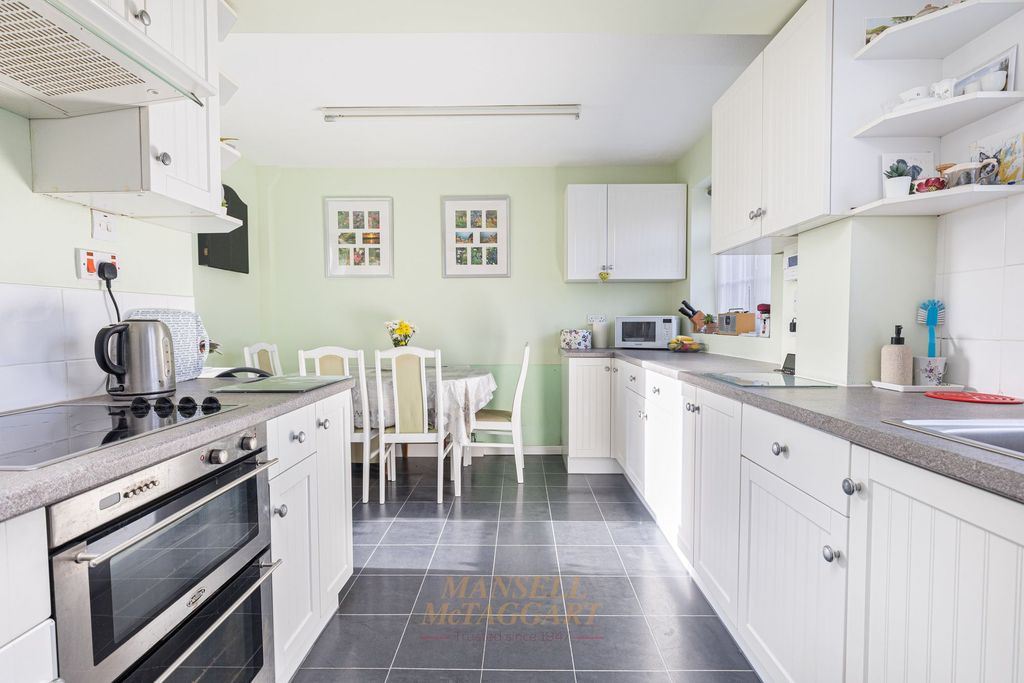 Maple Drive, East Grinstead RH19, 3 bed end terrace house for sale, £ ...