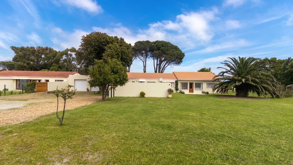 Via Lesley, Gardenia Tre Donne Estate, Somerset West, Cape Town ...