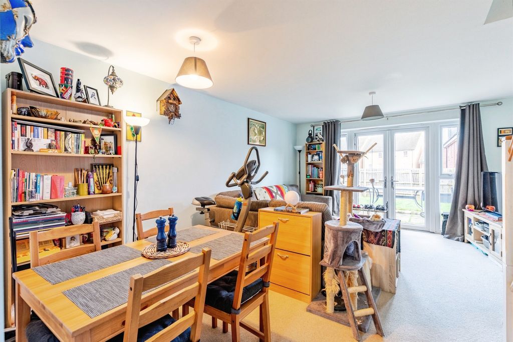 Talbot Road North, Wellingborough NN8, 2 bed semi-detached house for ...