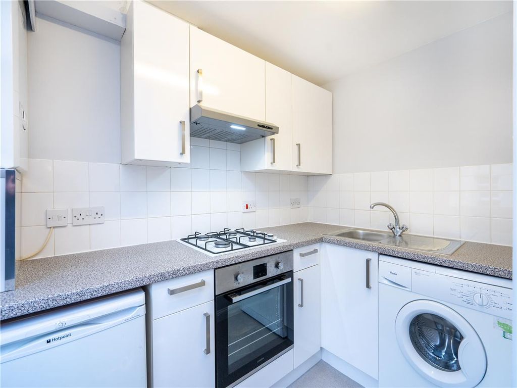 61/1 Trafalgar Lane, Edinburgh EH6, 2 bed flat to rent, £1,150 pcm ...