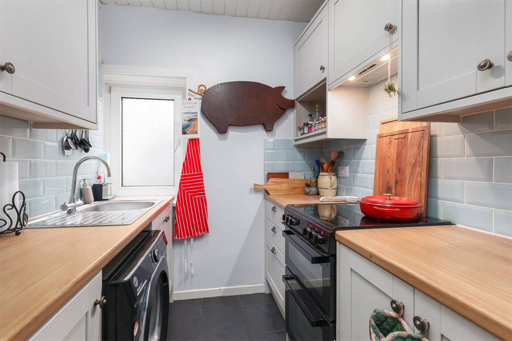 Pilton Drive, Pilton EH5, 2 bed flat for sale, £185,000 | PrimeLocation