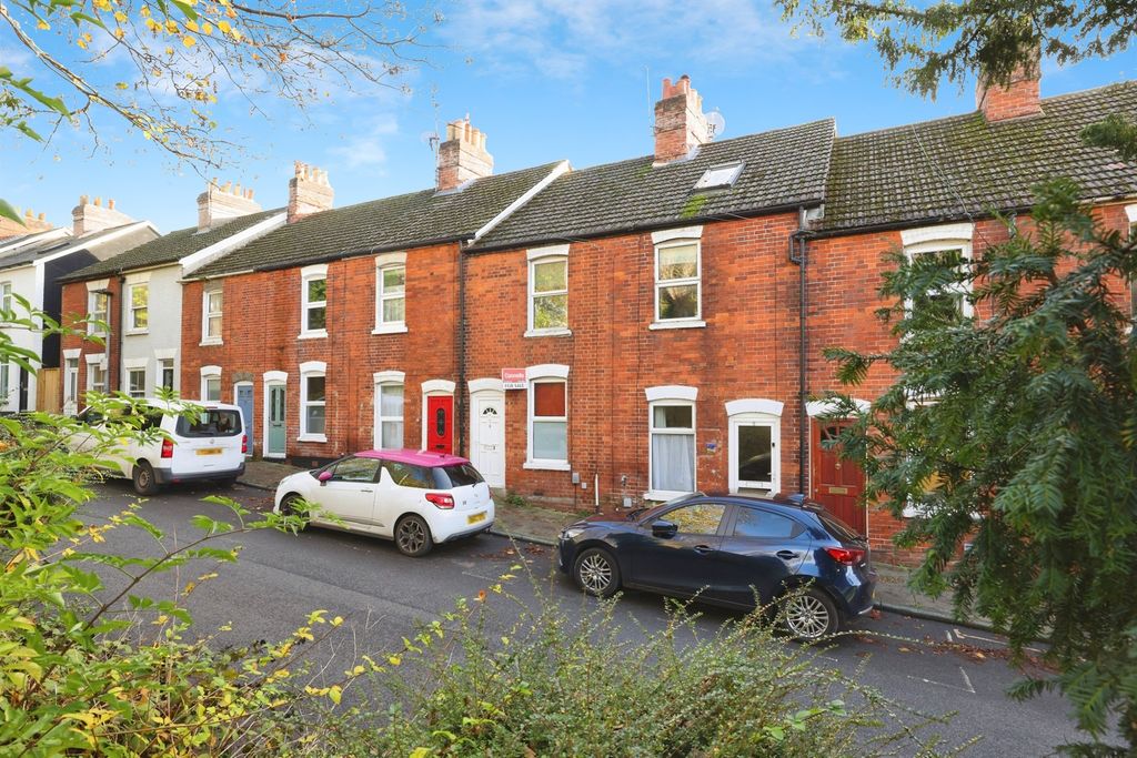Milford Hill, Salisbury SP1, 2 bed terraced house for sale, £220,000 ...