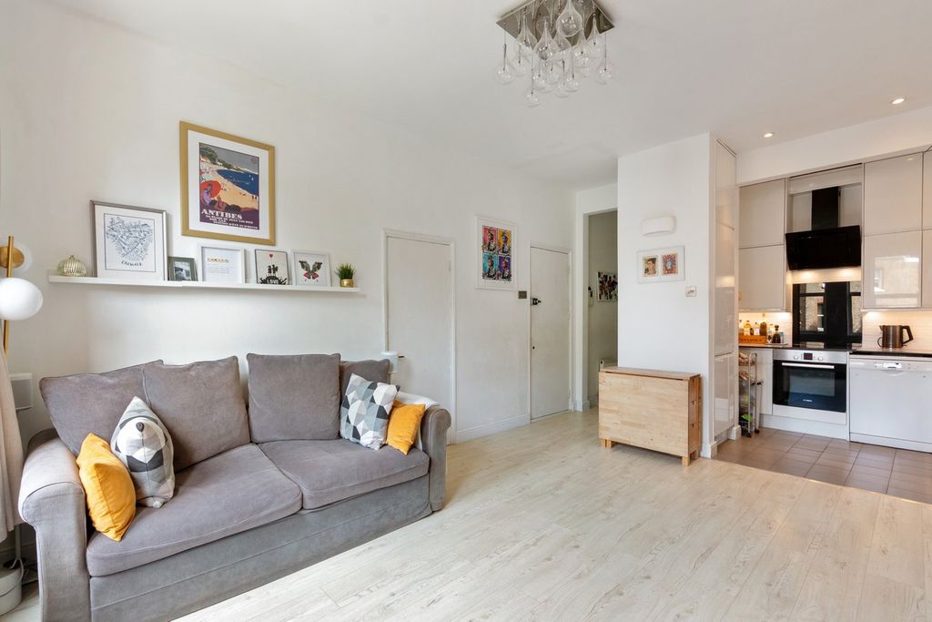 Acton Lane, Chiswick Park, London W4, 2 bed flat for sale, £550,000 ...