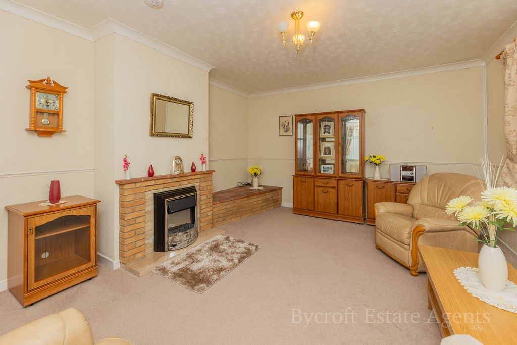 Beccles Road, Gorleston NR31, 2 bed detached bungalow for sale, £ ...