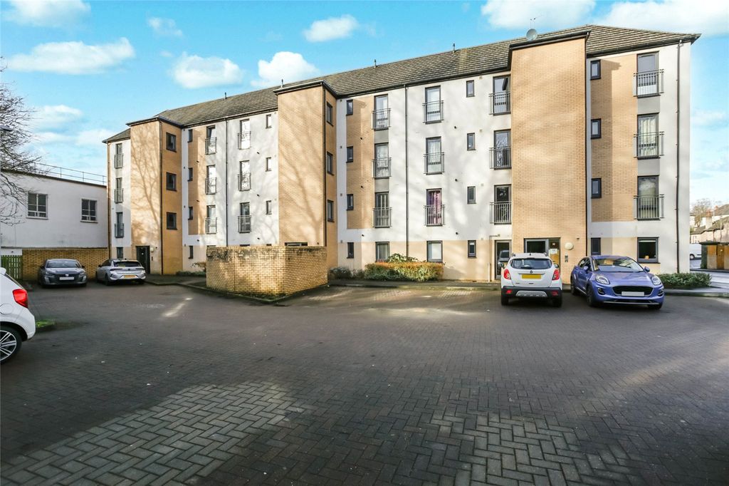 Smithycroft Court, Glasgow G33, 2 bed flat for sale, £130,000 ...