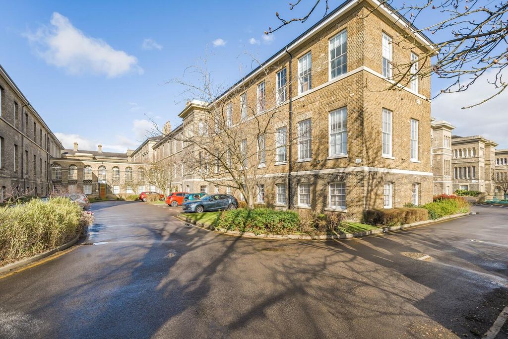 Royal Herbert Pavilions, Gilbert Close, London SE18, 2 bed flat for ...