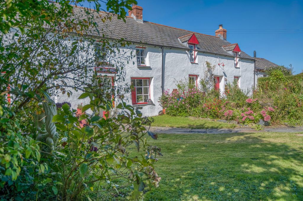 Rhosfach, Clynderwen SA66, 6 bed detached house for sale, £650,000 ...