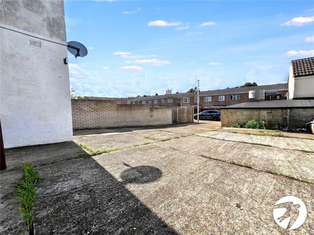 Luton Road, Chatham, Kent ME4, 1 bed flat for sale, £80,000 | PrimeLocation