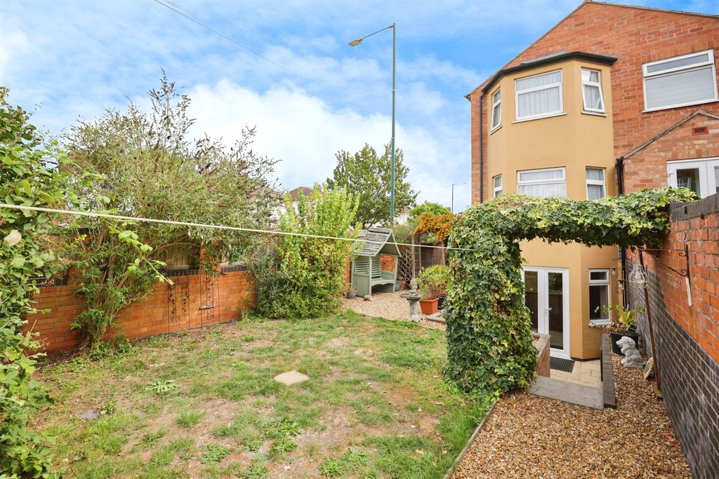 Heathcote Road, Whitnash, Leamington Spa CV31, 3 bed end terrace house ...