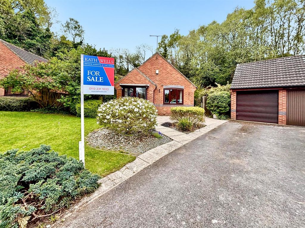 Wood Grove, Leeds LS12, 3 bed detached bungalow for sale, £299,995 ...