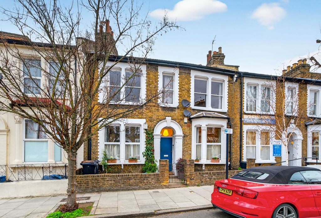 Barretts Grove, London N16, 2 bed flat for sale, £775,000 | PrimeLocation