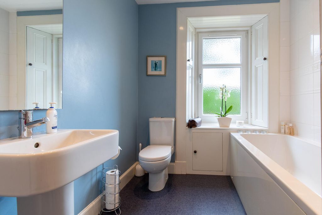Burrelton, Blairgowrie PH13, 3 bed farmhouse for sale, £349,950 ...