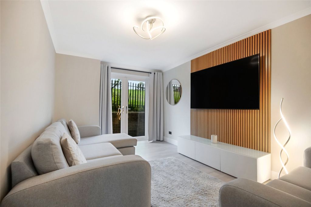 Hillside Park, Hardgate, Clydebank, West Dunbartonshire G81, 2 bed flat ...