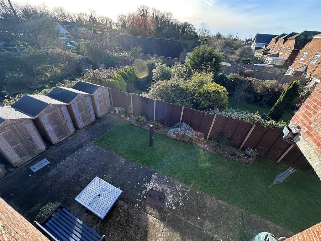Sea Road, Winchelsea Beach, Winchelsea TN36, 3 bed flat to rent, £1,000 ...