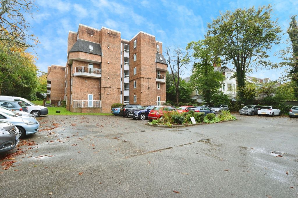 Pine Tree Glen, Westbourne, Bournemouth, Dorset BH4, 1 bed flat for ...