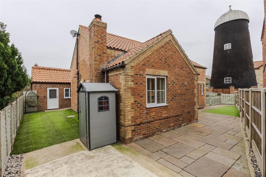 Old Chapel Court, Waddingham DN21, 4 bed detached house for sale, £ ...
