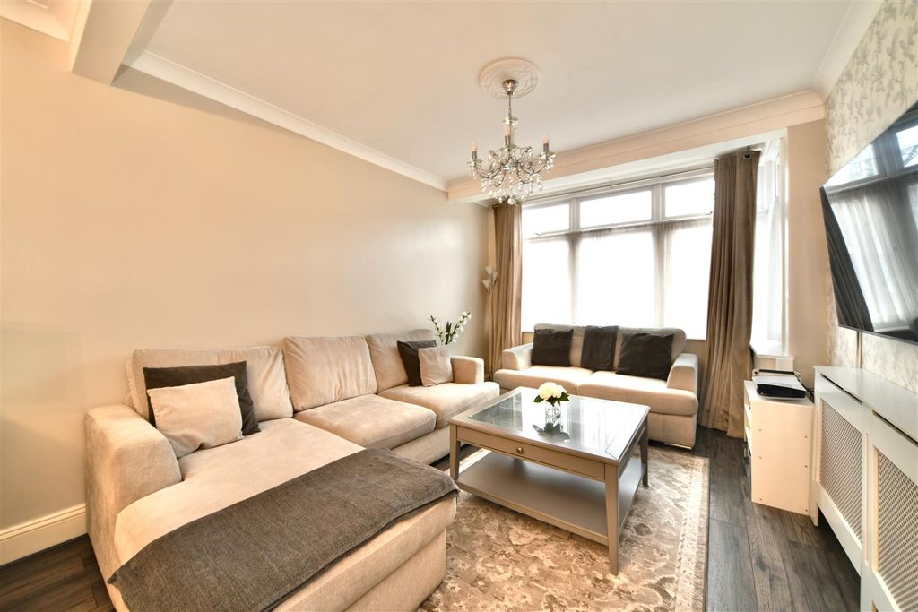 Crow Lane, Romford RM7, 3 bed property for sale, £450,000 | PrimeLocation