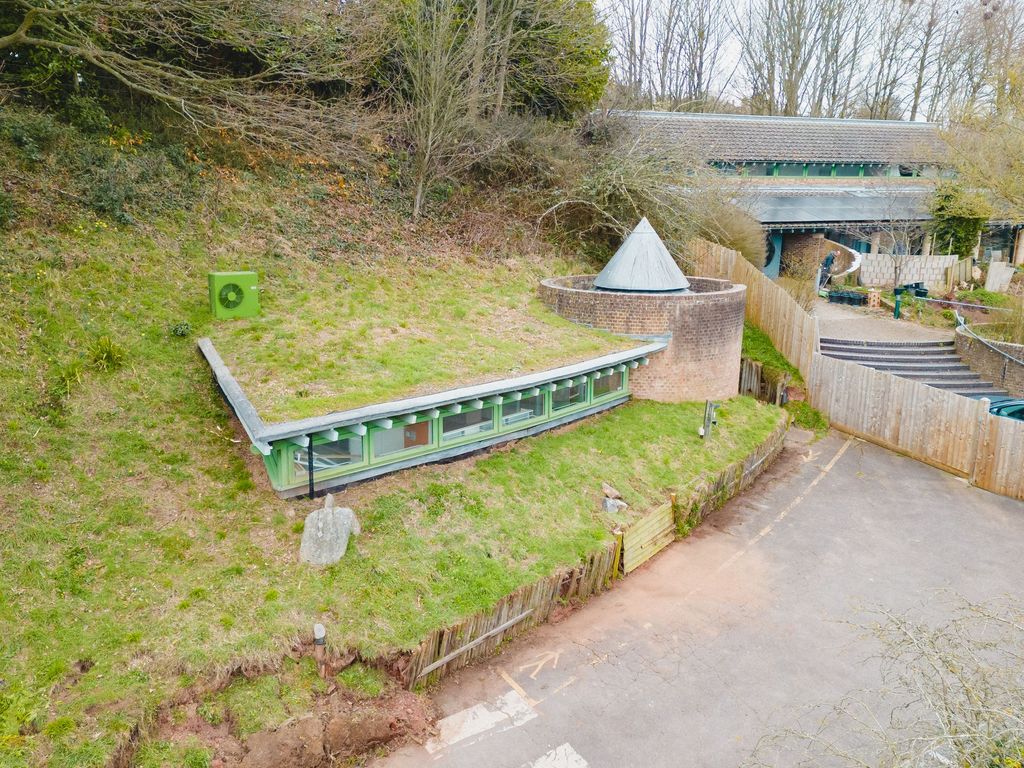 Brook Lodge, Threshers, Crediton EX17, 2 bed detached bungalow for sale ...