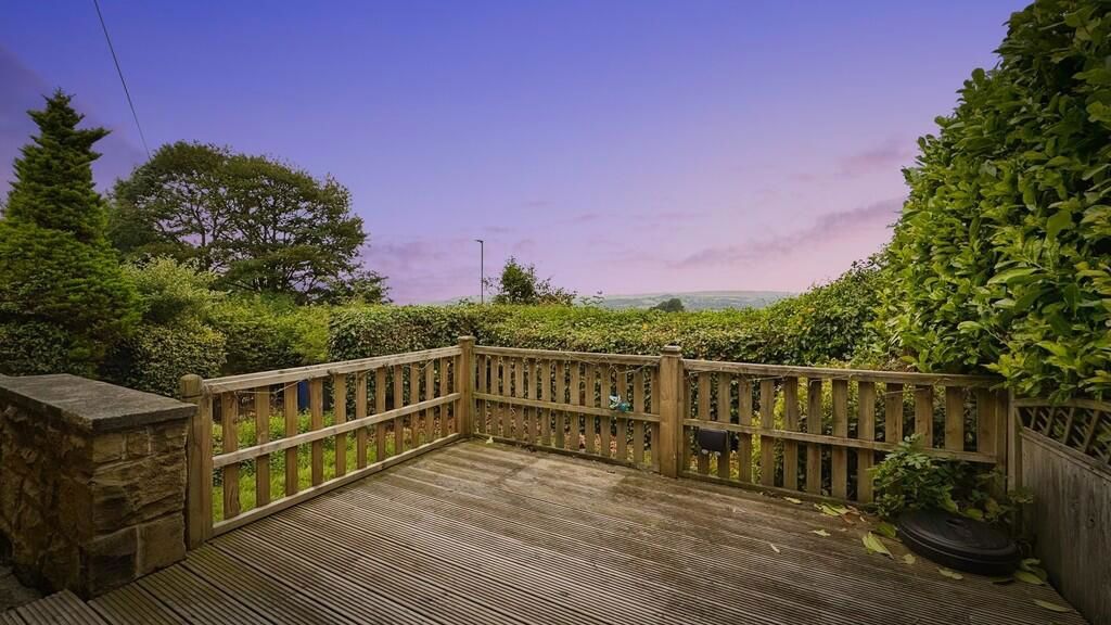 Larkfield Crescent, Rawdon, Leeds LS19, 3 bed bungalow for sale, £ ...