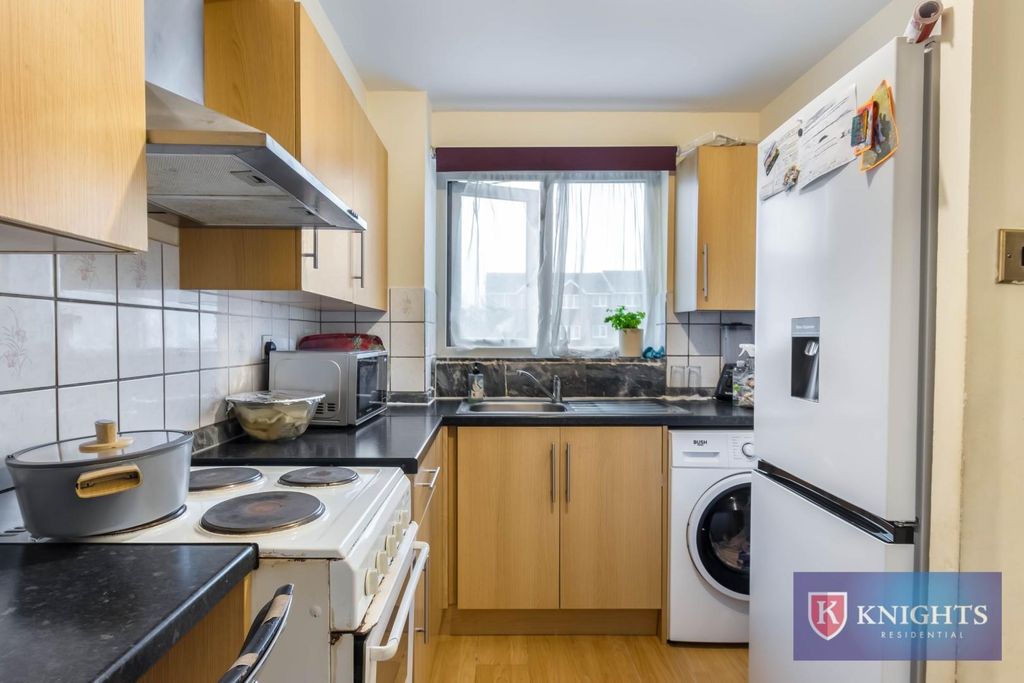 Linnet Close, London N9, 1 bed flat for sale, £195,000 | PrimeLocation