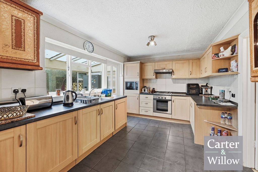 Aldborough Road, Dagenham RM10, 3 bed detached house for sale, £600,000 ...