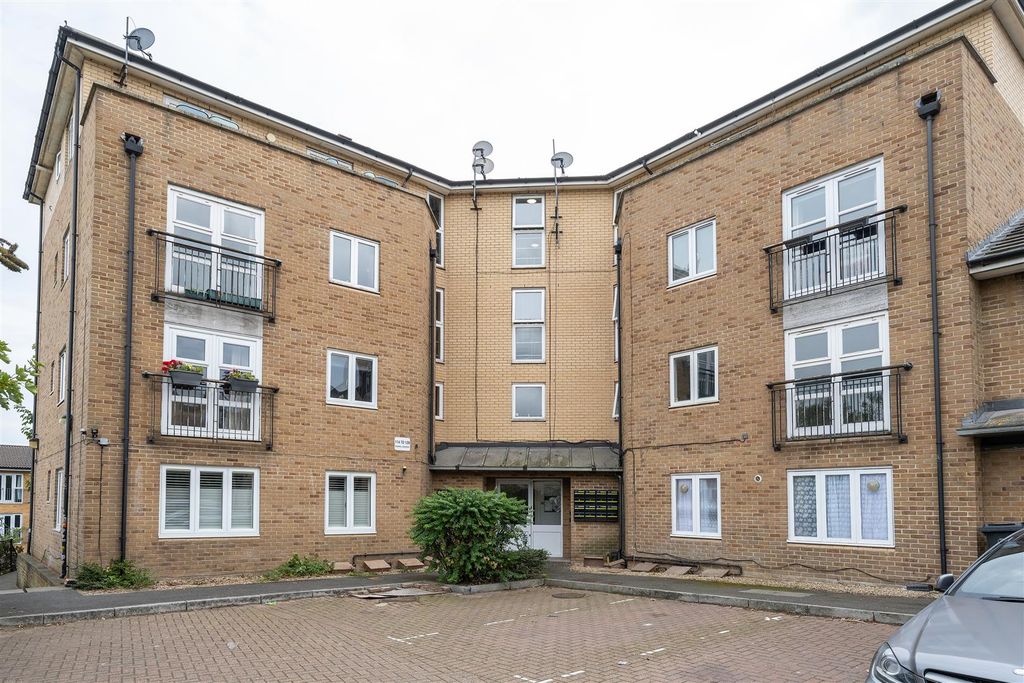 Buxhall Crescent, Hackney E9, 2 bed flat for sale, £425,000 | PrimeLocation