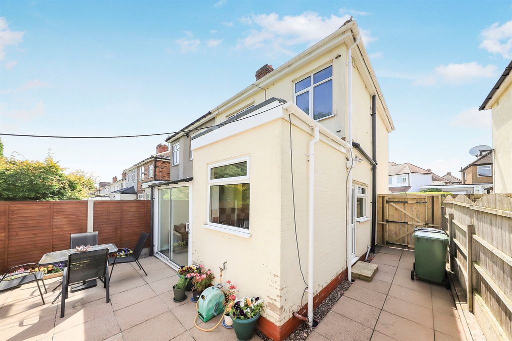 Blackburn Avenue, Claregate, Wolverhampton WV6, 3 bed semi-detached ...