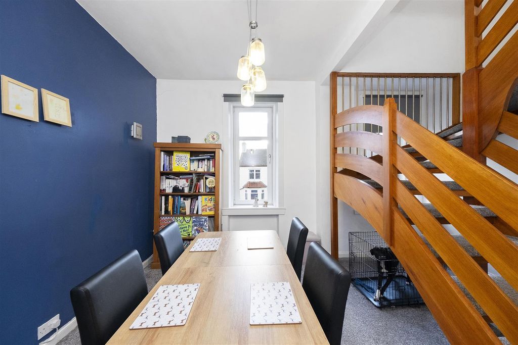 5 The Birches, Maitland Street, Leven KY8, 3 bed maisonette for sale, £ ...