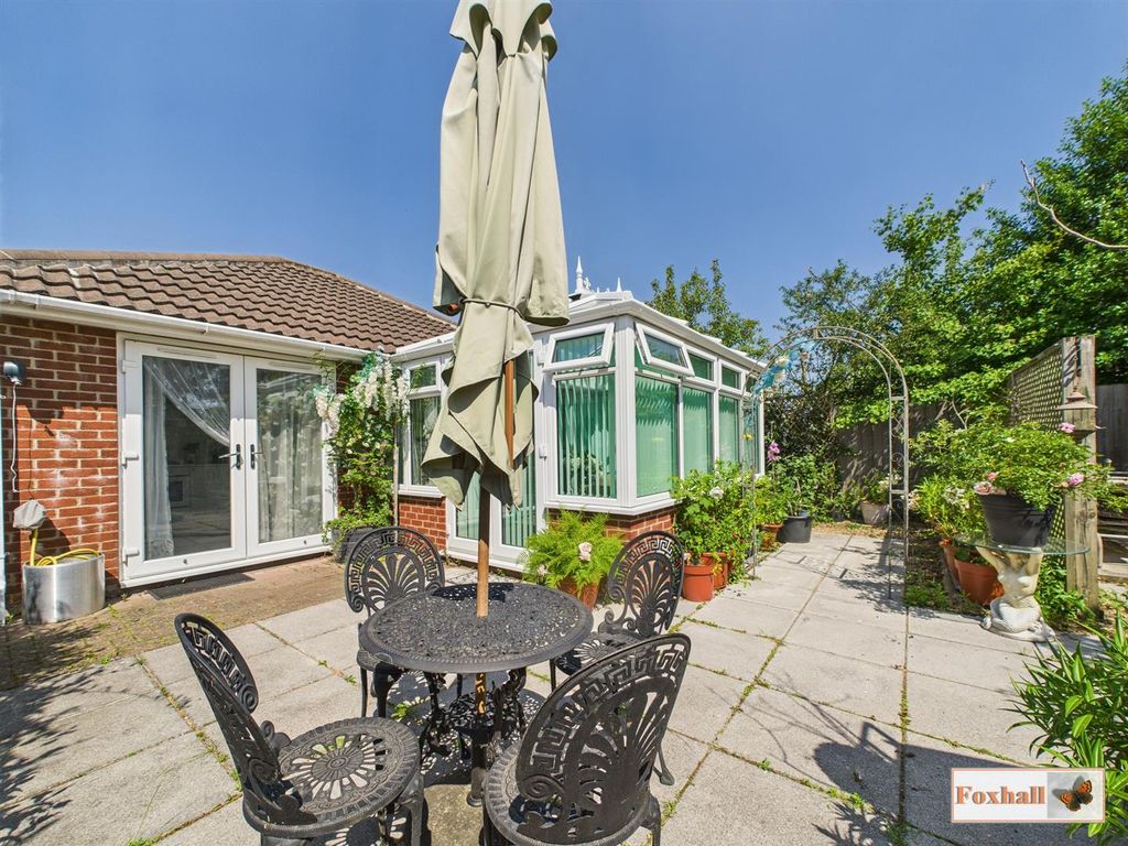 Cauldwell Hall Road, Ipswich IP4, 2 bed detached bungalow for sale, £ ...