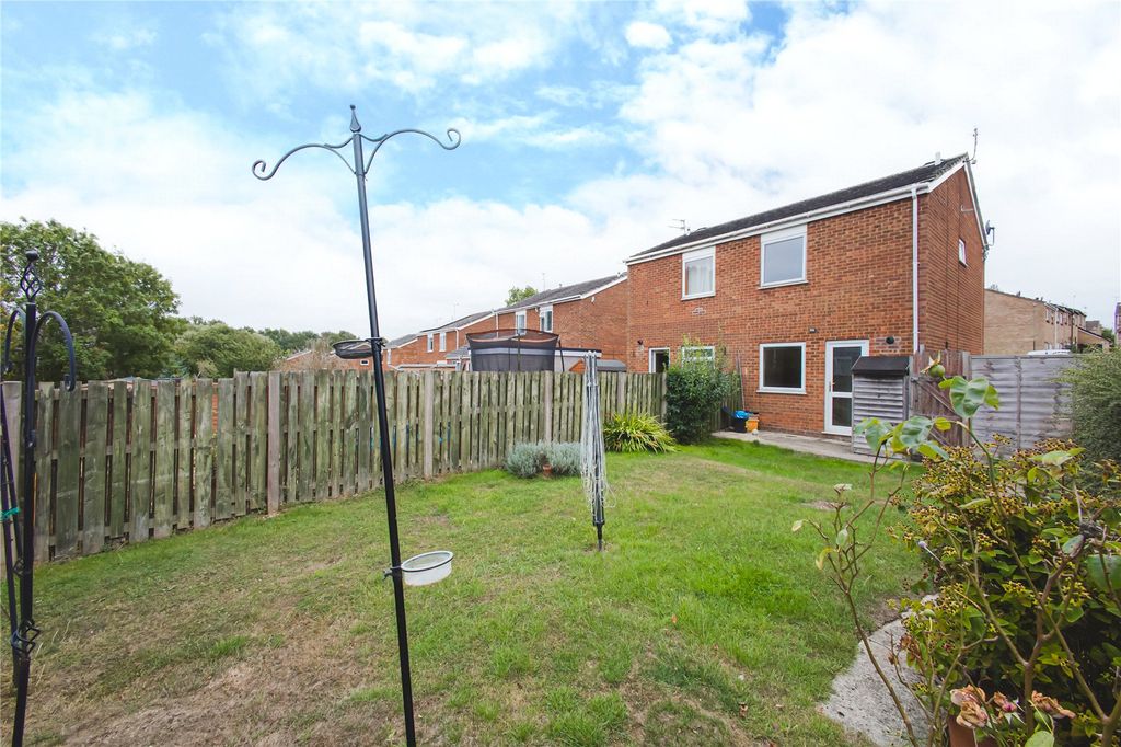 Colchester Close, Toothill, Swindon, Wiltshire SN5, 2 bed semi-detached ...