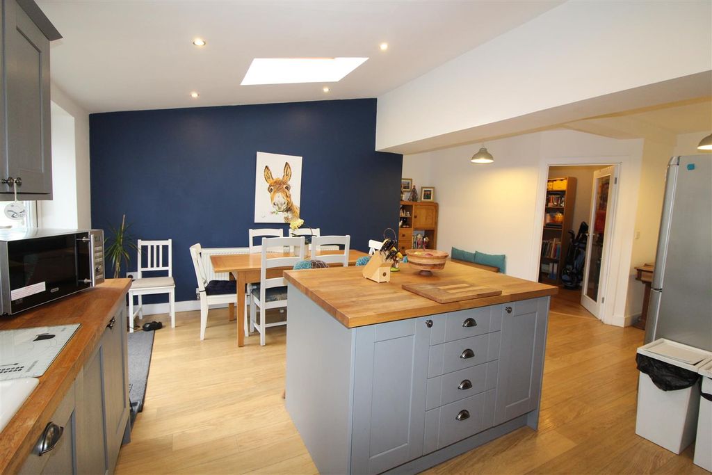 Oakdale Terrace, Penmaen, Blackwood NP12, 3 bed semi-detached house for ...