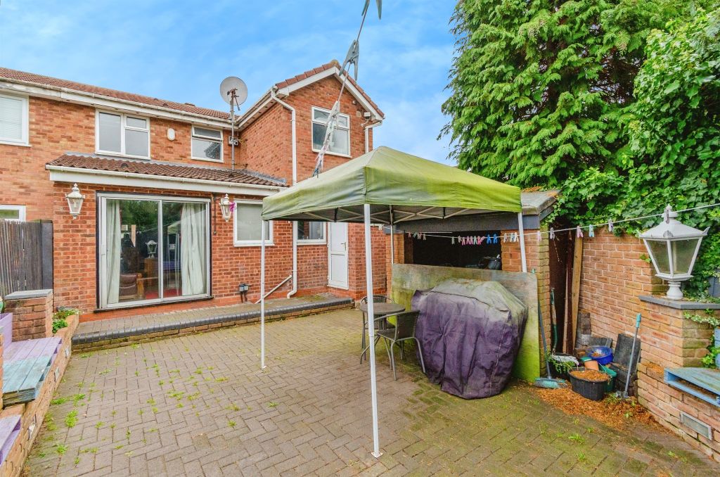 Turnstone Drive, Featherstone, Wolverhampton WV10, 3 bed semi-detached ...