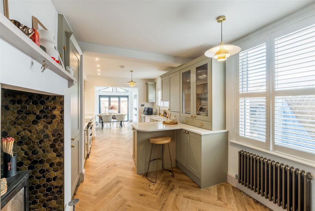 Highfield Road, Worthing BN13, 4 bed semi-detached house for sale, £ ...