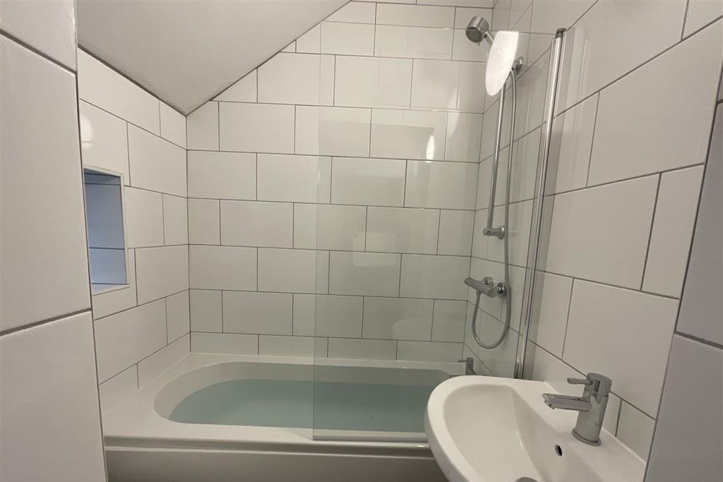 Barracks Square, Macclesfield SK11, 6 bed flat for sale, £190,000 ...