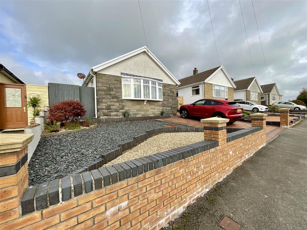 Oaklands, Swiss Valley, Llanelli SA14, 3 bed bungalow for sale, £ ...
