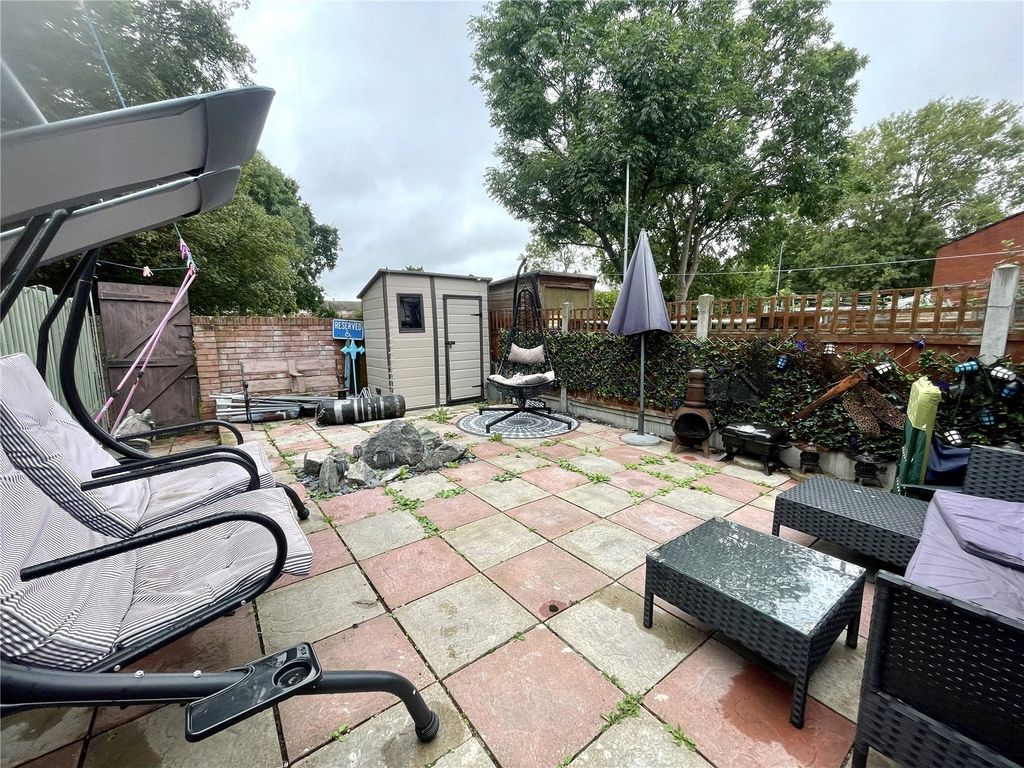 Clayburn Circle, Basildon SS14, 3 bed terraced house for sale, £275,000 ...