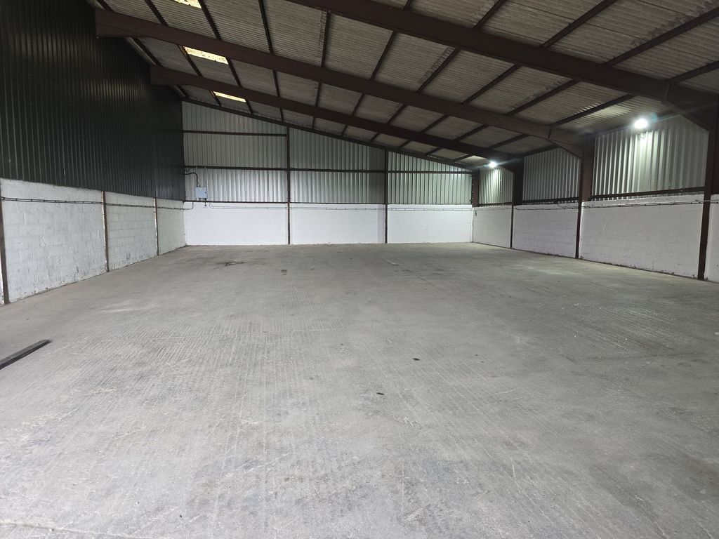 Midge Hall, Royal Wootten Bassett SN4, Light industrial to let, £21,000 ...