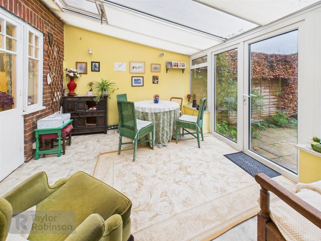 Newlands Road, Southgate, Crawley RH11, 3 bed semi-detached house for ...