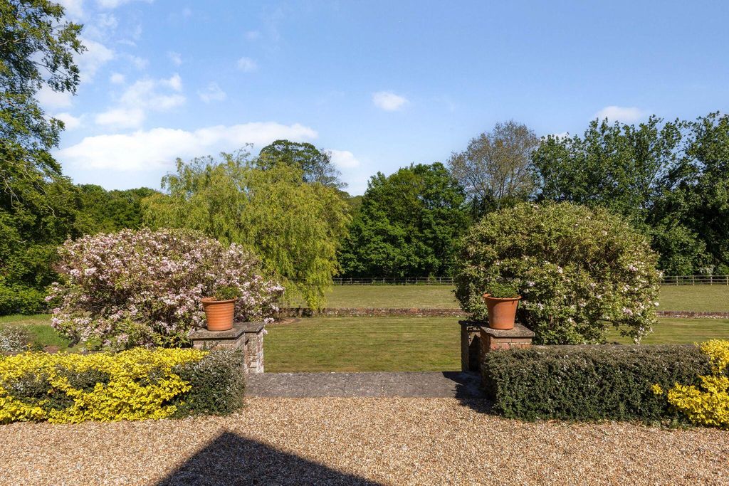 Manor Farm House, North Waltham, Basingstoke, Hampshire RG25, 6 bed ...