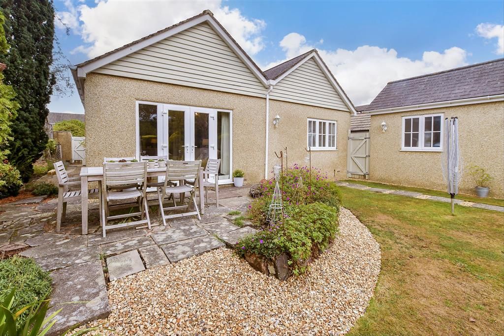 Balcombe Gardens, Horley, Surrey RH6, 4 bed chalet for sale, £495,500 ...