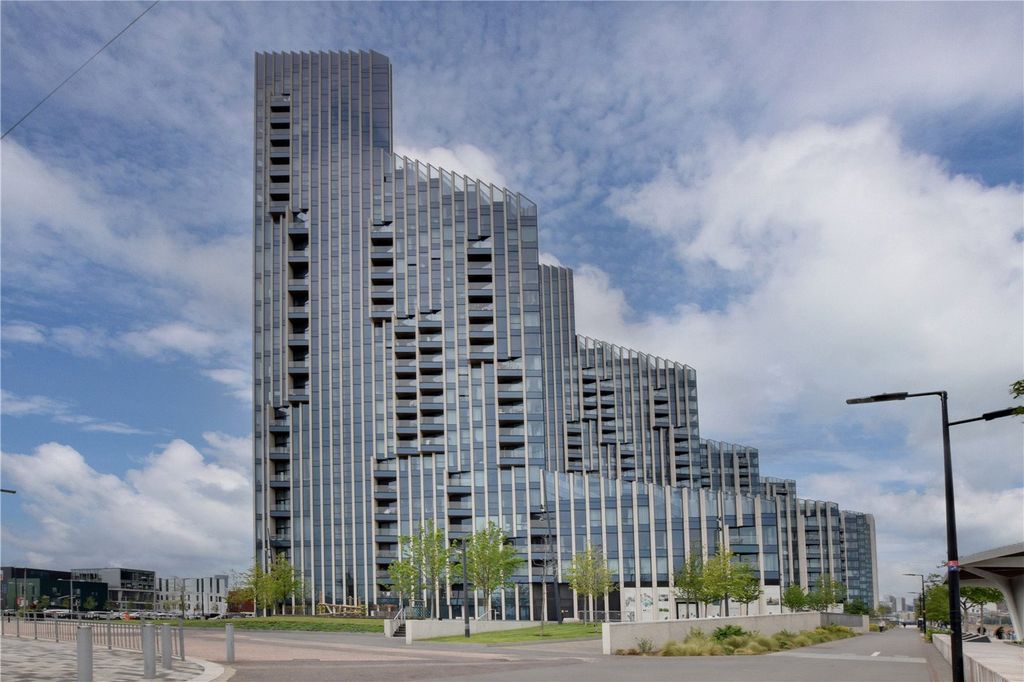 8 Cutter Lane, Greenwich, London SE10, 2 bed flat for sale, £800,000 ...