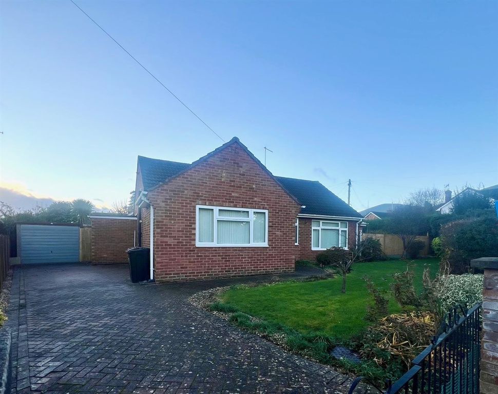 Russell Drive, Malvern WR14, 2 bed detached bungalow for sale, £325,000 ...