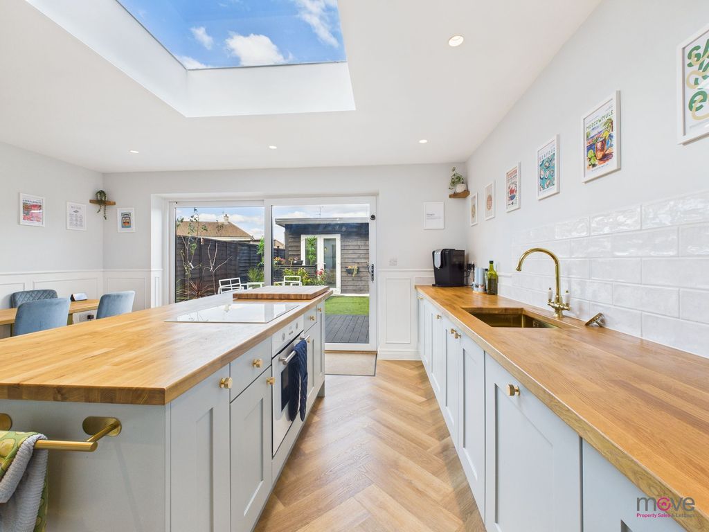 Sandyleaze, Gloucester GL2, 4 bed semi-detached house for sale, £ ...