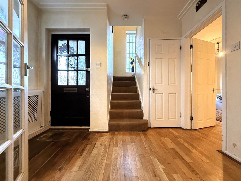 South Lodge Drive, London N14, 3 bed semi-detached house for sale, £ ...