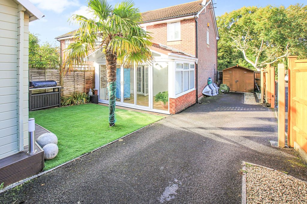Barrow Down Gardens, Netley Common SO19, 3 bed end terrace house for ...