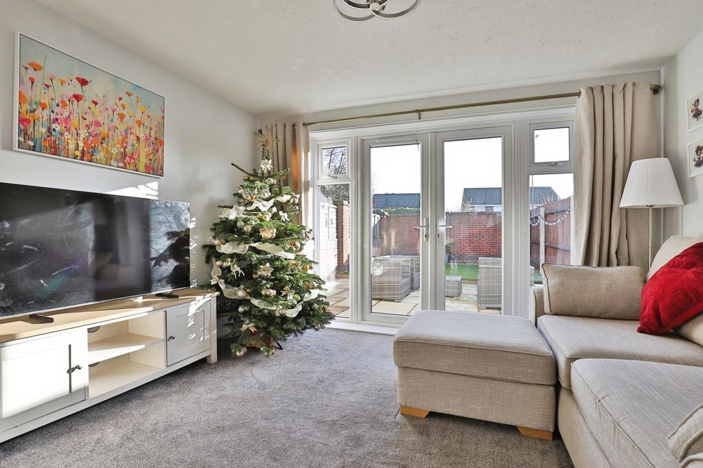 Cucklington Gardens, Muscliff, Bournemouth, Dorset BH9, 2 bed end ...