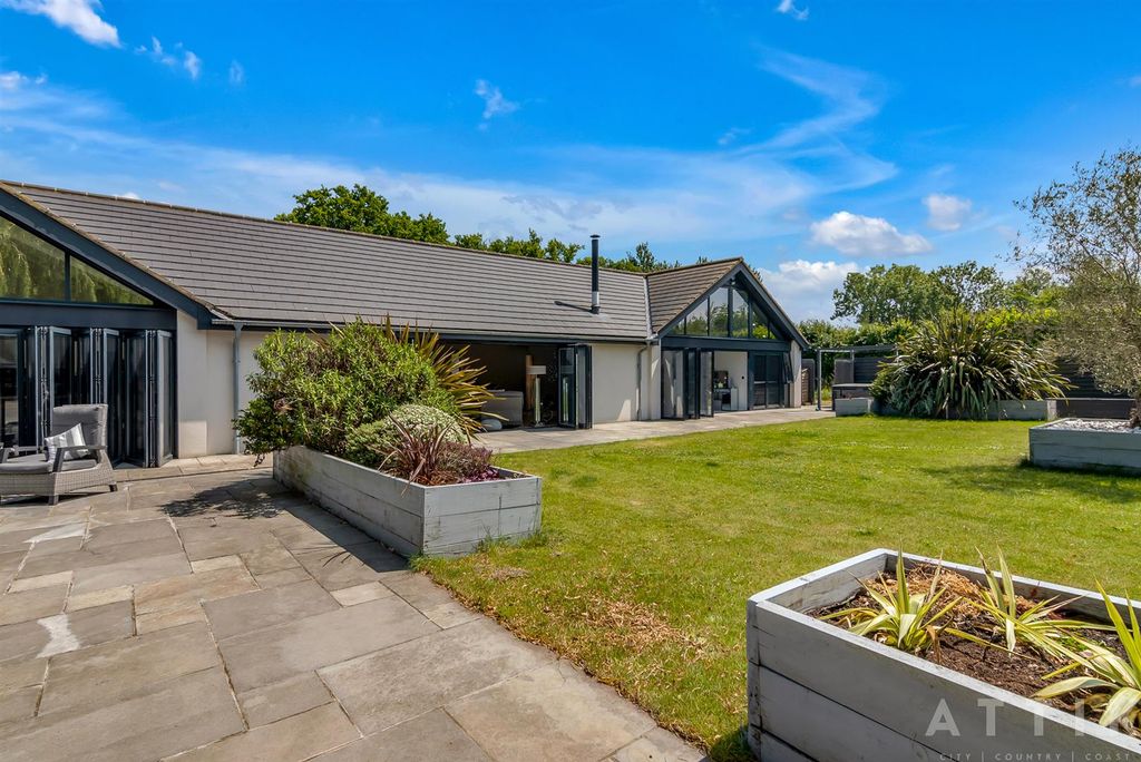 Ringsfield Road, Ilketshall St. Andrew, Beccles NR34, 5 bed detached ...